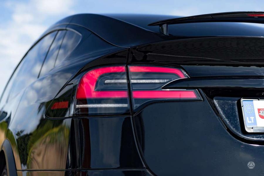 Black Tesla Model X 2022 in Klaipeda, with an engine capacity of 0.00 L and mileage of 48 thousand km for 49900 €, photo 13 on AUTOMOTO.COM.LV