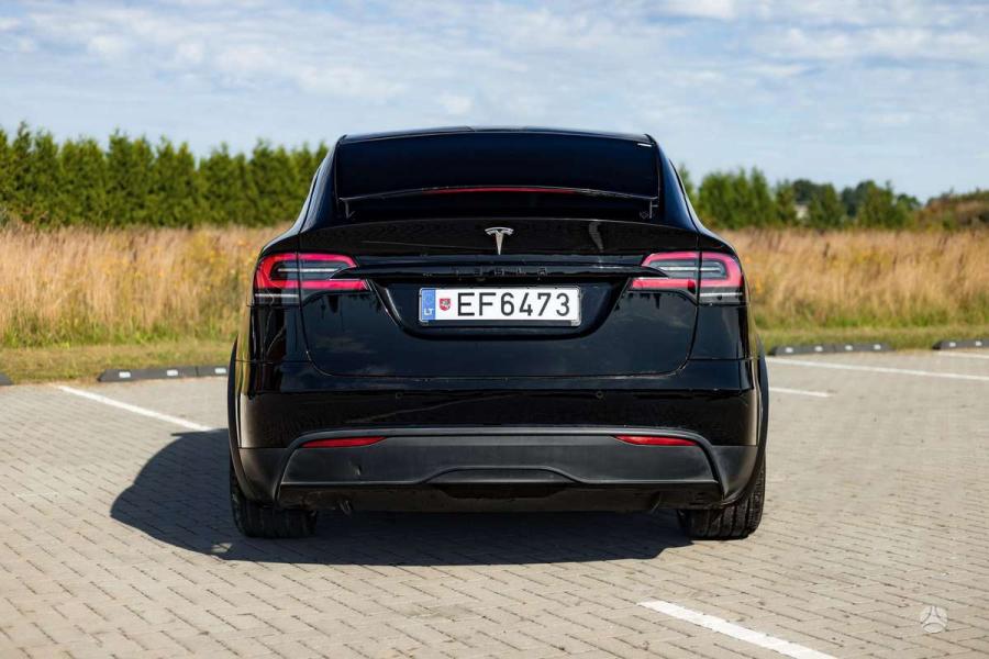 Black Tesla Model X 2022 in Klaipeda, with an engine capacity of 0.00 L and mileage of 48 thousand km for 49900 €, photo 15 on AUTOMOTO.COM.LV