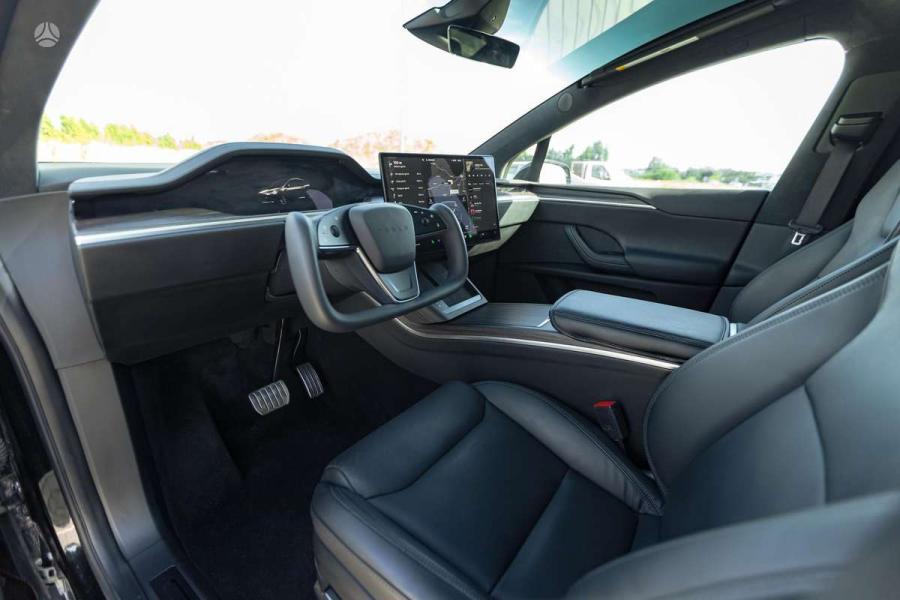 Black Tesla Model X 2022 in Klaipeda, with an engine capacity of 0.00 L and mileage of 48 thousand km for 49900 €, photo 16 on AUTOMOTO.COM.LV