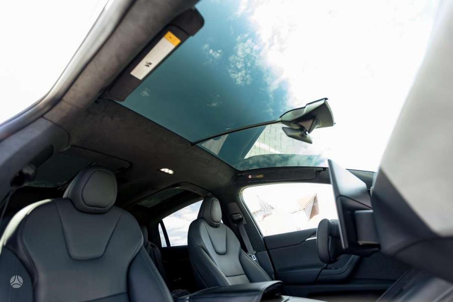 Black Tesla Model X 2022 in Klaipeda, with an engine capacity of 0.00 L and mileage of 48 thousand km for 49900 €, photo 18 on AUTOMOTO.COM.LV