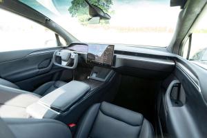 Black Tesla Model X 2022 in Klaipeda, with an engine capacity of 0.00 L and mileage of 48 thousand km for 49900 €, photo 19 on AUTOMOTO.COM.LV