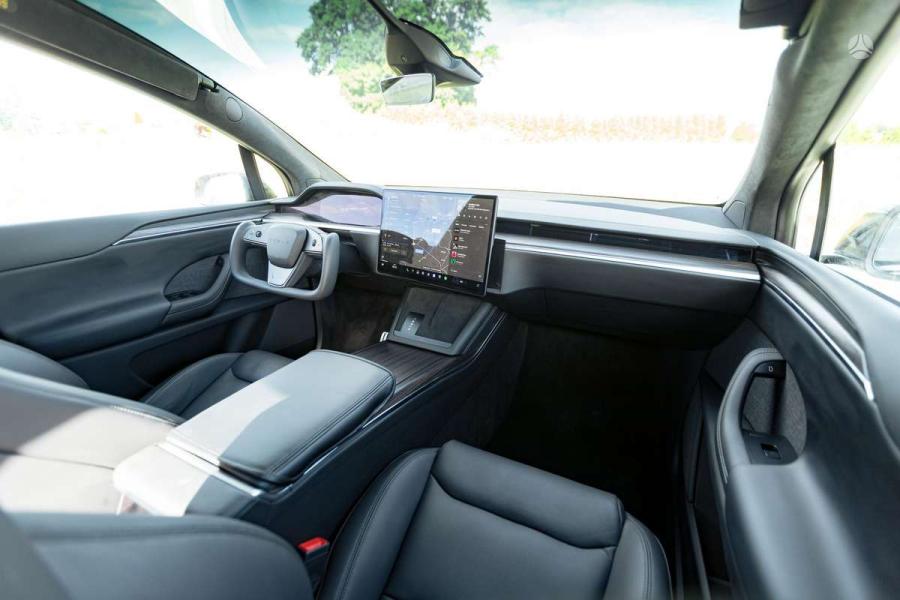 Black Tesla Model X 2022 in Klaipeda, with an engine capacity of 0.00 L and mileage of 48 thousand km for 49900 €, photo 19 on AUTOMOTO.COM.LV