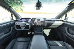 Black Tesla Model X 2022 in Klaipeda, with an engine capacity of 0.00 L and mileage of 48 thousand km for 49900 €, photo 20 on AUTOMOTO.COM.LV