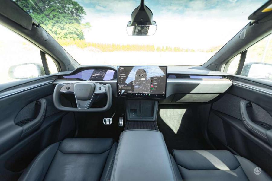 Black Tesla Model X 2022 in Klaipeda, with an engine capacity of 0.00 L and mileage of 48 thousand km for 49900 €, photo 20 on AUTOMOTO.COM.LV