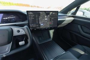 Black Tesla Model X 2022 in Klaipeda, with an engine capacity of 0.00 L and mileage of 48 thousand km for 49900 €, photo 25 on AUTOMOTO.COM.LV