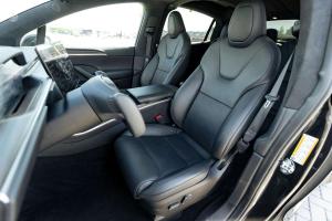Black Tesla Model X 2022 in Klaipeda, with an engine capacity of 0.00 L and mileage of 48 thousand km for 49900 €, photo 27 on AUTOMOTO.COM.LV