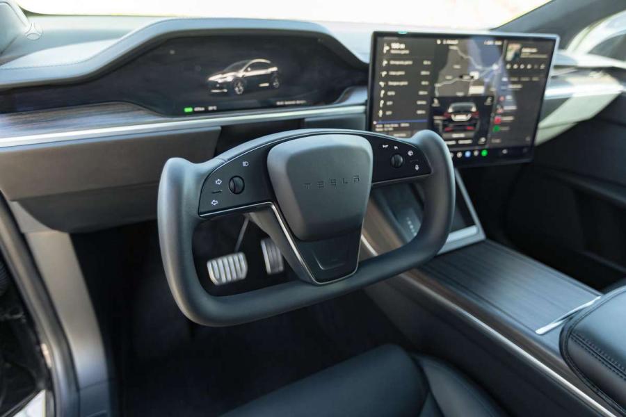 Black Tesla Model X 2022 in Klaipeda, with an engine capacity of 0.00 L and mileage of 48 thousand km for 49900 €, photo 28 on AUTOMOTO.COM.LV