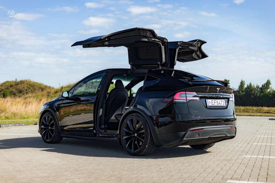 Black Tesla Model X 2022 in Klaipeda, with an engine capacity of 0.00 L and mileage of 48 thousand km for 49900 €, photo 33 on AUTOMOTO.COM.LV