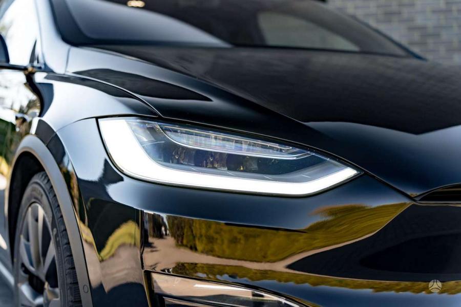 Black Tesla Model X 2022 in Klaipeda, with an engine capacity of 0.00 L and mileage of 72 thousand km for 48900 €, photo 7 on AUTOMOTO.COM.LV
