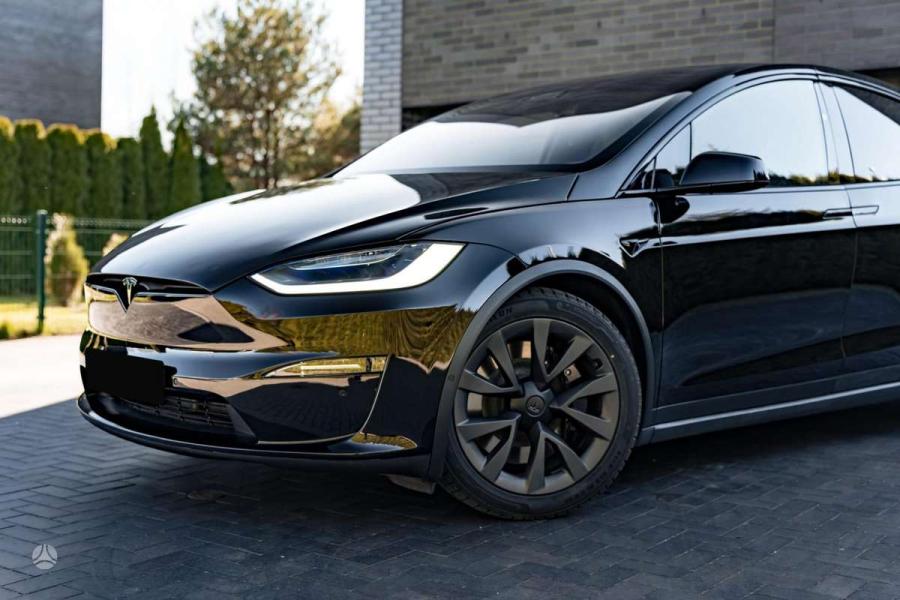 Black Tesla Model X 2022 in Klaipeda, with an engine capacity of 0.00 L and mileage of 72 thousand km for 48900 €, photo 10 on AUTOMOTO.COM.LV