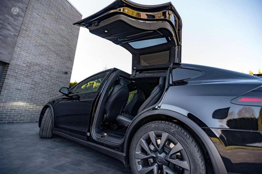 Black Tesla Model X 2022 in Klaipeda, with an engine capacity of 0.00 L and mileage of 72 thousand km for 48900 €, photo 13 on AUTOMOTO.COM.LV