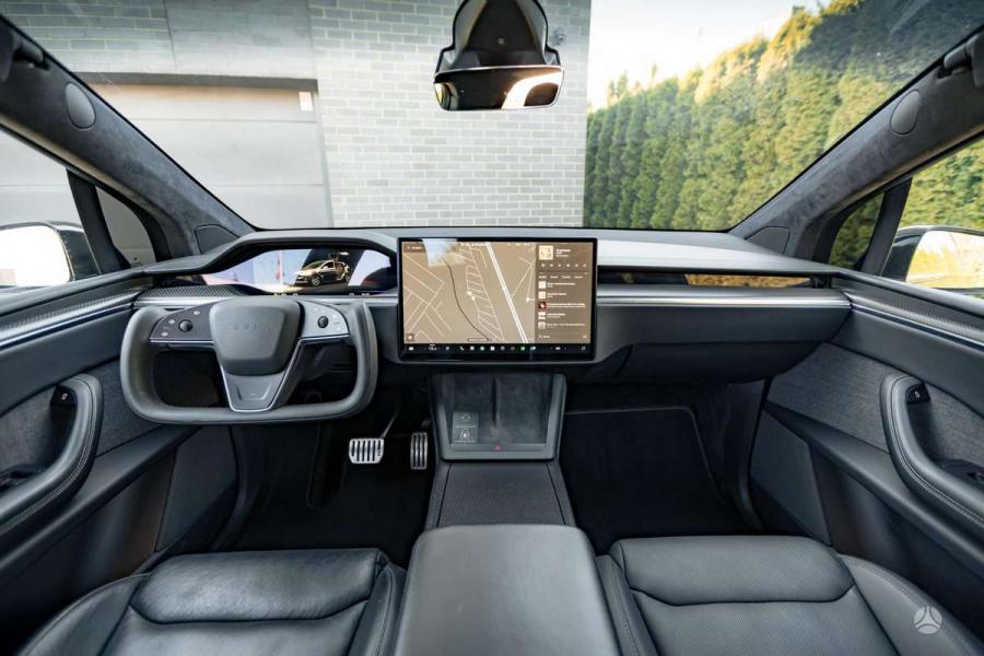 Black Tesla Model X 2022 in Klaipeda, with an engine capacity of 0.00 L and mileage of 72 thousand km for 48900 €, photo 14 on AUTOMOTO.COM.LV