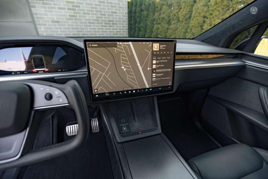 Black Tesla Model X 2022 in Klaipeda, with an engine capacity of 0.00 L and mileage of 72 thousand km for 48900 €, photo 15 on AUTOMOTO.COM.LV