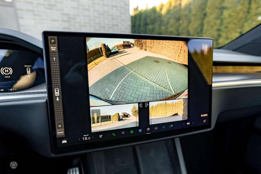 Black Tesla Model X 2022 in Klaipeda, with an engine capacity of 0.00 L and mileage of 72 thousand km for 48900 €, photo 16 on AUTOMOTO.COM.LV