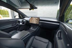 Black Tesla Model X 2022 in Klaipeda, with an engine capacity of 0.00 L and mileage of 72 thousand km for 48900 €, photo 19 on AUTOMOTO.COM.LV