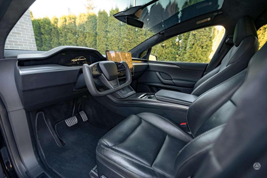 Black Tesla Model X 2022 in Klaipeda, with an engine capacity of 0.00 L and mileage of 72 thousand km for 48900 €, photo 22 on AUTOMOTO.COM.LV
