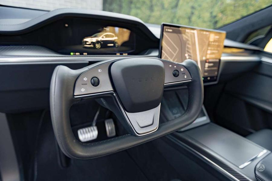 Black Tesla Model X 2022 in Klaipeda, with an engine capacity of 0.00 L and mileage of 72 thousand km for 48900 €, photo 23 on AUTOMOTO.COM.LV