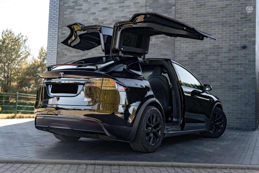 Black Tesla Model X 2022 in Klaipeda, with an engine capacity of 0.00 L and mileage of 72 thousand km for 48900 €, photo 25 on AUTOMOTO.COM.LV