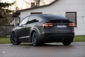 Black Tesla Model X 2017 in Riga, with an engine capacity of 0.00 L and mileage of 192 thousand km for 28900 €, photo 2 on AUTOMOTO.COM.LV