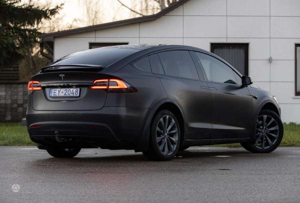 Black Tesla Model X 2017 in Riga, with an engine capacity of 0.00 L and mileage of 192 thousand km for 28900 €, photo 3 on AUTOMOTO.COM.LV