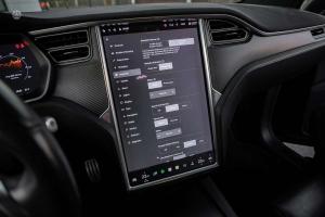 Black Tesla Model X 2017 in Riga, with an engine capacity of 0.00 L and mileage of 192 thousand km for 28900 €, photo 7 on AUTOMOTO.COM.LV