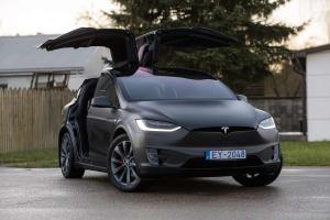 Black Tesla Model X 2017 in Riga, with an engine capacity of 0.00 L and mileage of 192 thousand km for 28900 €, photo 11 on AUTOMOTO.COM.LV