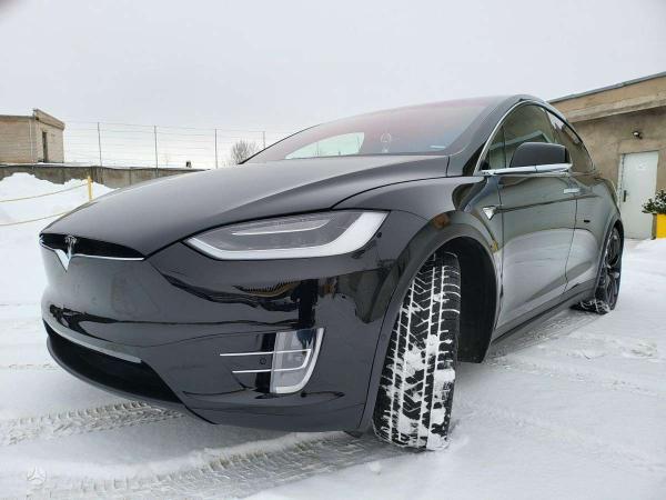 Melns Tesla Model X 2017 Šauļi, ar dzinēja tilpumu 0.00 L un nobraukumu 158 tūkst. km par 27900 €, foto  vietnē AUTOMOTO.COM.LV