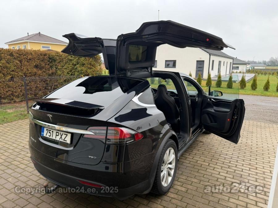 Black Tesla Model X 2018 in Tartu, with an engine capacity of 0.00 L and mileage of 116 thousand km for 29900 €, photo 9 on AUTOMOTO.COM.LV