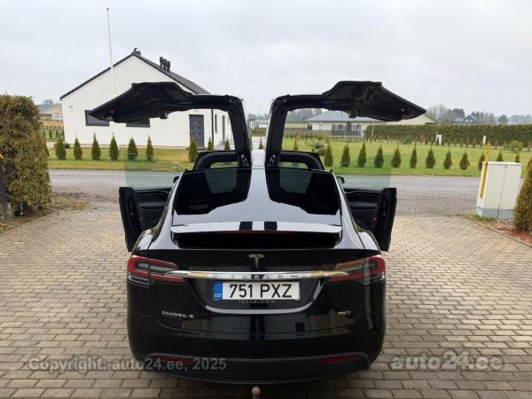 Melns Tesla Model X 2018 Tartu, ar dzinēja tilpumu 0.00 L un nobraukumu 116 tūkst. km par 29900 €, foto 10 vietnē AUTOMOTO.COM.LV