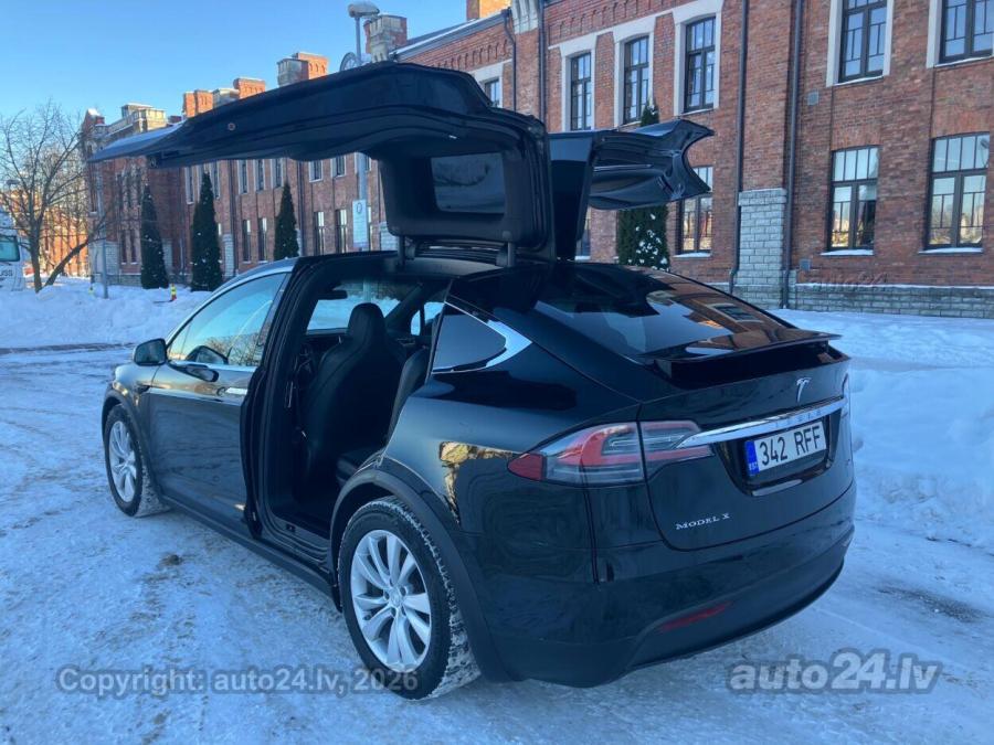 Black Tesla Model X 2018 in Tallinn, with an engine capacity of 0.00 L and mileage of 158 thousand km for 23900 €, photo 5 on AUTOMOTO.COM.LV