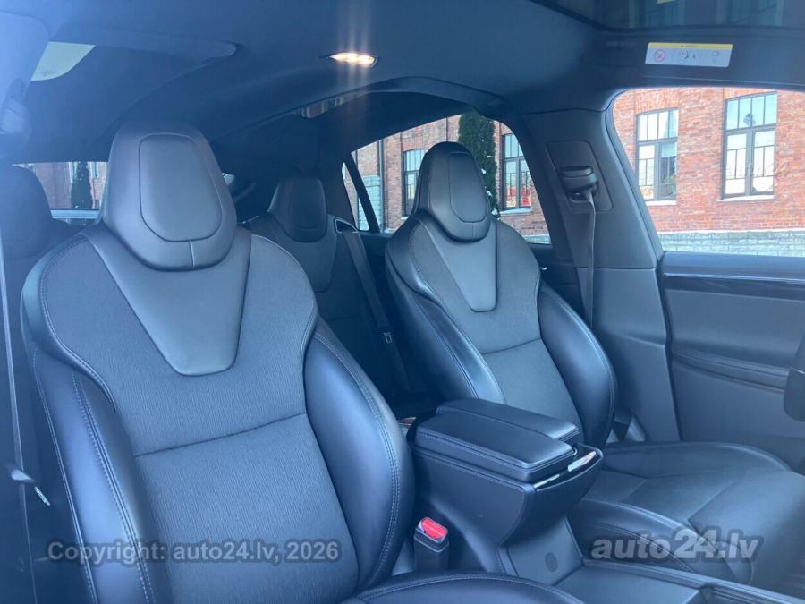 Black Tesla Model X 2018 in Tallinn, with an engine capacity of 0.00 L and mileage of 158 thousand km for 23900 €, photo 15 on AUTOMOTO.COM.LV