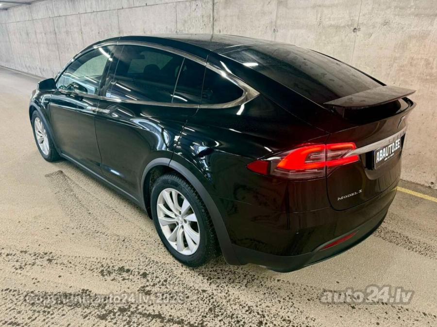 Black Tesla Model X 2018 in Tallinn, with an engine capacity of 0.00 L and mileage of 159 thousand km for 23495 €, photo 5 on AUTOMOTO.COM.LV