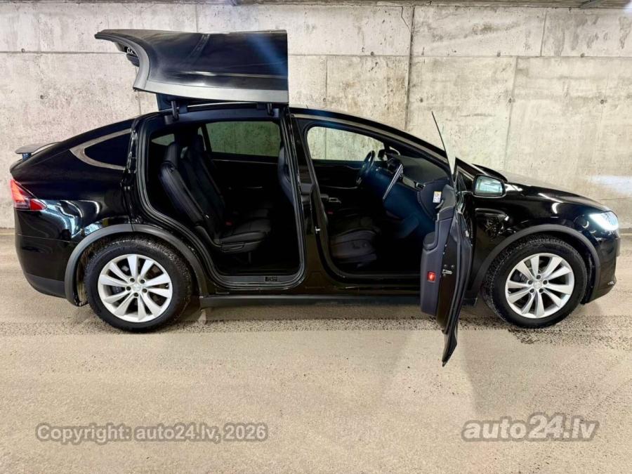 Black Tesla Model X 2018 in Tallinn, with an engine capacity of 0.00 L and mileage of 159 thousand km for 23495 €, photo 24 on AUTOMOTO.COM.LV