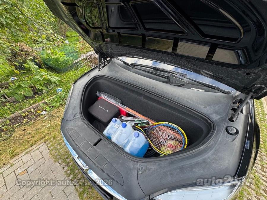 Melns Tesla Model X 2020 Tallina, ar dzinēja tilpumu 0.00 L un nobraukumu 83 tūkst. km par 47900 €, foto 12 vietnē AUTOMOTO.COM.LV