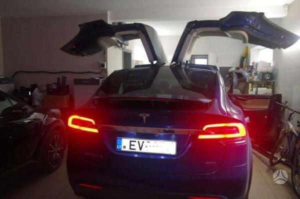 Blue Tesla Model X 2016 in Panevezys, with an engine capacity of 0.00 L and mileage of 159 thousand km for 24600 €, photo 2 on AUTOMOTO.COM.LV
