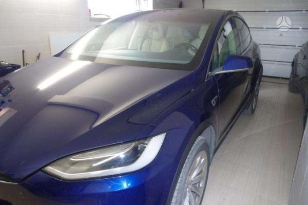 Blue Tesla Model X 2016 in Panevezys, with an engine capacity of 0.00 L and mileage of 159 thousand km for 24600 €, photo 3 on AUTOMOTO.COM.LV