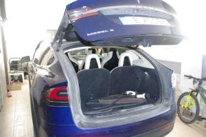 Zils Tesla Model X 2016 Panevēža, ar dzinēja tilpumu 0.00 L un nobraukumu 159 tūkst. km par 24600 €, foto 6 vietnē AUTOMOTO.COM.LV