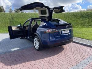 Blue Tesla Model X 2017 in Klaipeda, with an engine capacity of 0.00 L and mileage of 156 thousand km for 19500 €, photo 12 on AUTOMOTO.COM.LV