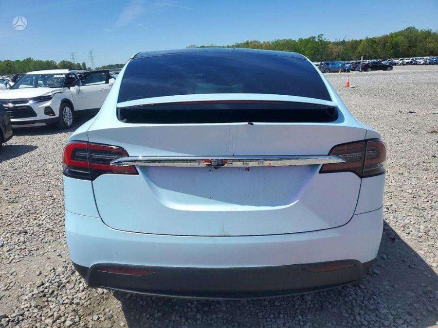 Blue Tesla Model X 2017 in Klaipeda, with an engine capacity of 0.00 L and mileage of 110 thousand km for 9800 €, photo 6 on AUTOMOTO.COM.LV