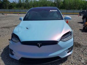 Blue Tesla Model X 2017 in Klaipeda, with an engine capacity of 0.00 L and mileage of 110 thousand km for 9800 €, photo 7 on AUTOMOTO.COM.LV