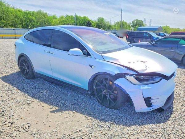Blue Tesla Model X 2017 in Klaipeda, with an engine capacity of 0.00 L and mileage of 110 thousand km for 9800 €, photo 9 on AUTOMOTO.COM.LV