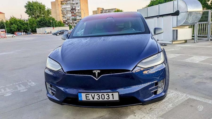 Синий Тесла Модель X 2017 в Вильнюс, объемом двигателя 0.00 л и пробегом 167 тыс. км за 18900 €, фото 1 на AUTOMOTO.COM.LV