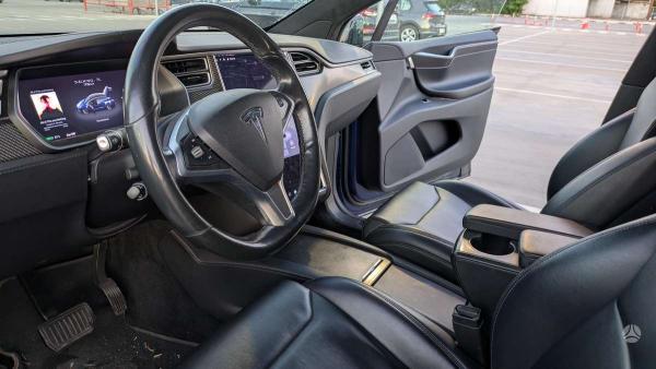 Zils Tesla Model X 2017 Viļņa, ar dzinēja tilpumu 0.00 L un nobraukumu 167 tūkst. km par 18900 €, foto 4 vietnē AUTOMOTO.COM.LV