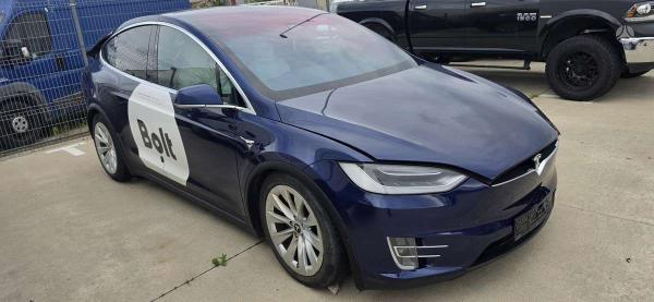 Blue Tesla Model X 2017 in Siauliai, with an engine capacity of 0.00 L and mileage of 151 thousand km for 10990 €, photo 1 on AUTOMOTO.COM.LV