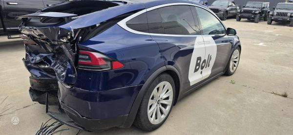 Blue Tesla Model X 2017 in Siauliai, with an engine capacity of 0.00 L and mileage of 151 thousand km for 10990 €, photo 3 on AUTOMOTO.COM.LV