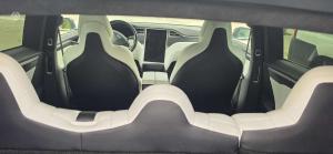 Blue Tesla Model X 2017 in Siauliai, with an engine capacity of 0.00 L and mileage of 151 thousand km for 10990 €, photo 6 on AUTOMOTO.COM.LV