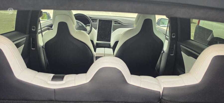 Blue Tesla Model X 2017 in Siauliai, with an engine capacity of 0.00 L and mileage of 151 thousand km for 10990 €, photo 6 on AUTOMOTO.COM.LV