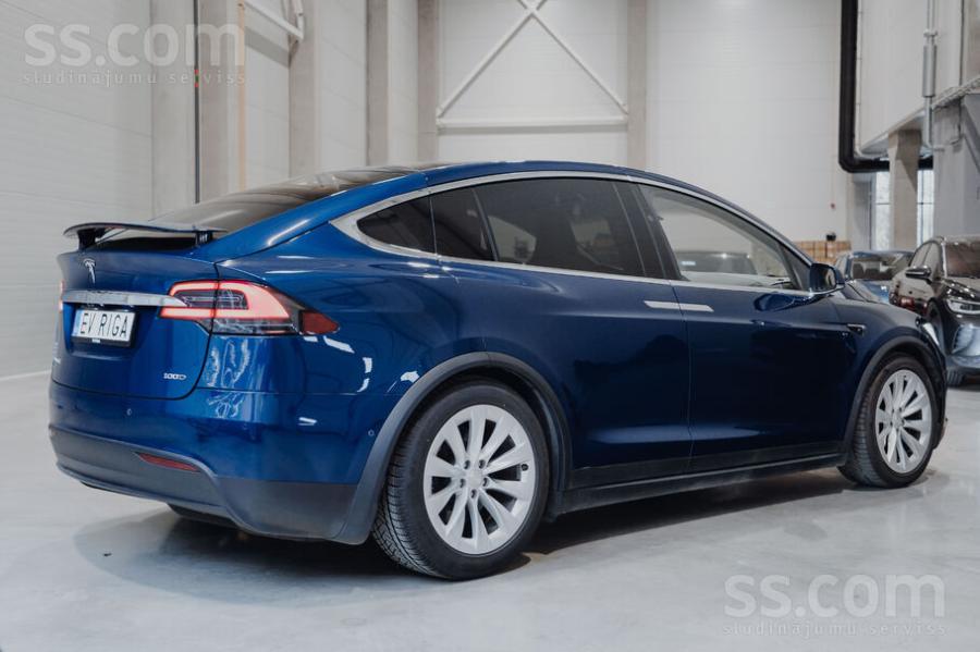 Blue Tesla Model X 2018 in Riga, with an engine capacity of 0.00 L and mileage of 136 thousand km for 33990 €, photo 4 on AUTOMOTO.COM.LV