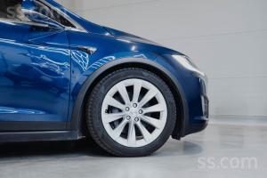 Blue Tesla Model X 2018 in Riga, with an engine capacity of 0.00 L and mileage of 136 thousand km for 33990 €, photo 5 on AUTOMOTO.COM.LV