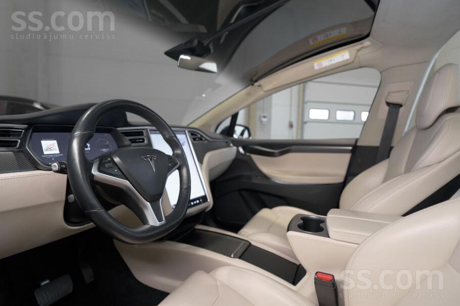 Blue Tesla Model X 2018 in Riga, with an engine capacity of 0.00 L and mileage of 136 thousand km for 33990 €, photo 10 on AUTOMOTO.COM.LV